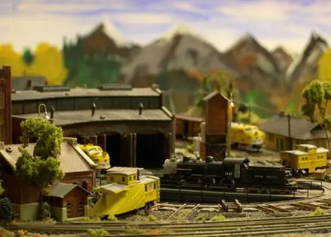 Z Scale Model Railroad - Model Railroad Ballast